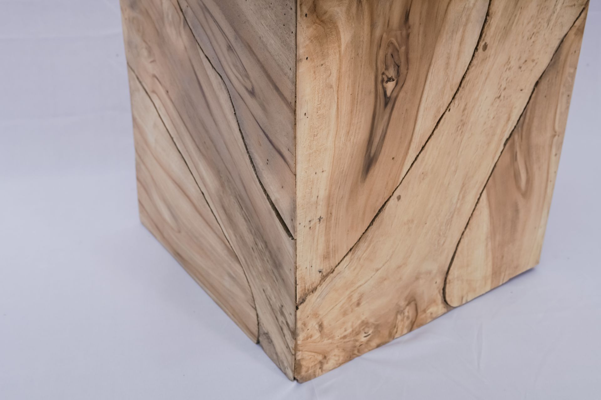 FairIndo : Tabouret cube Teck AJI