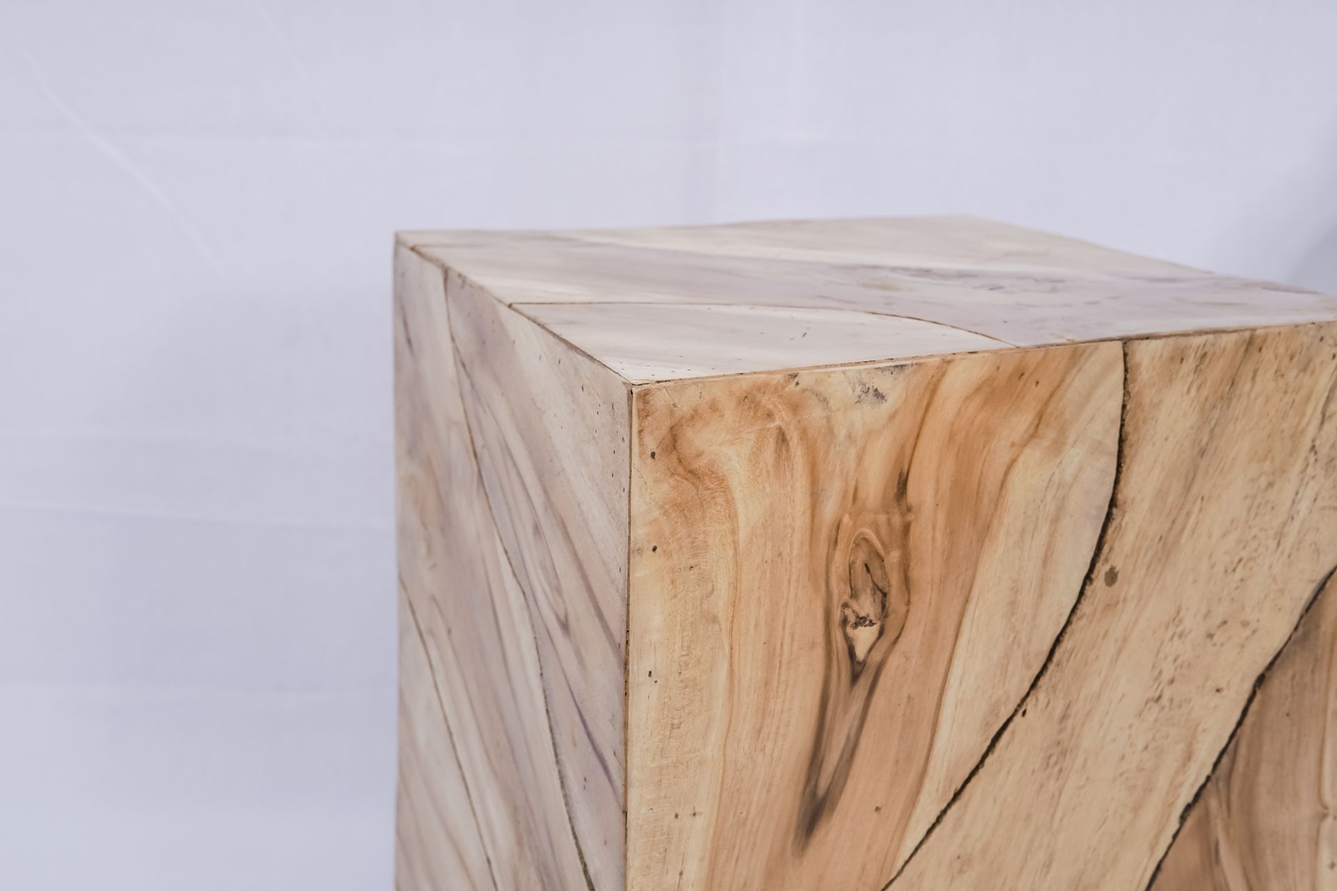 FairIndo : Tabouret cube Teck AJI